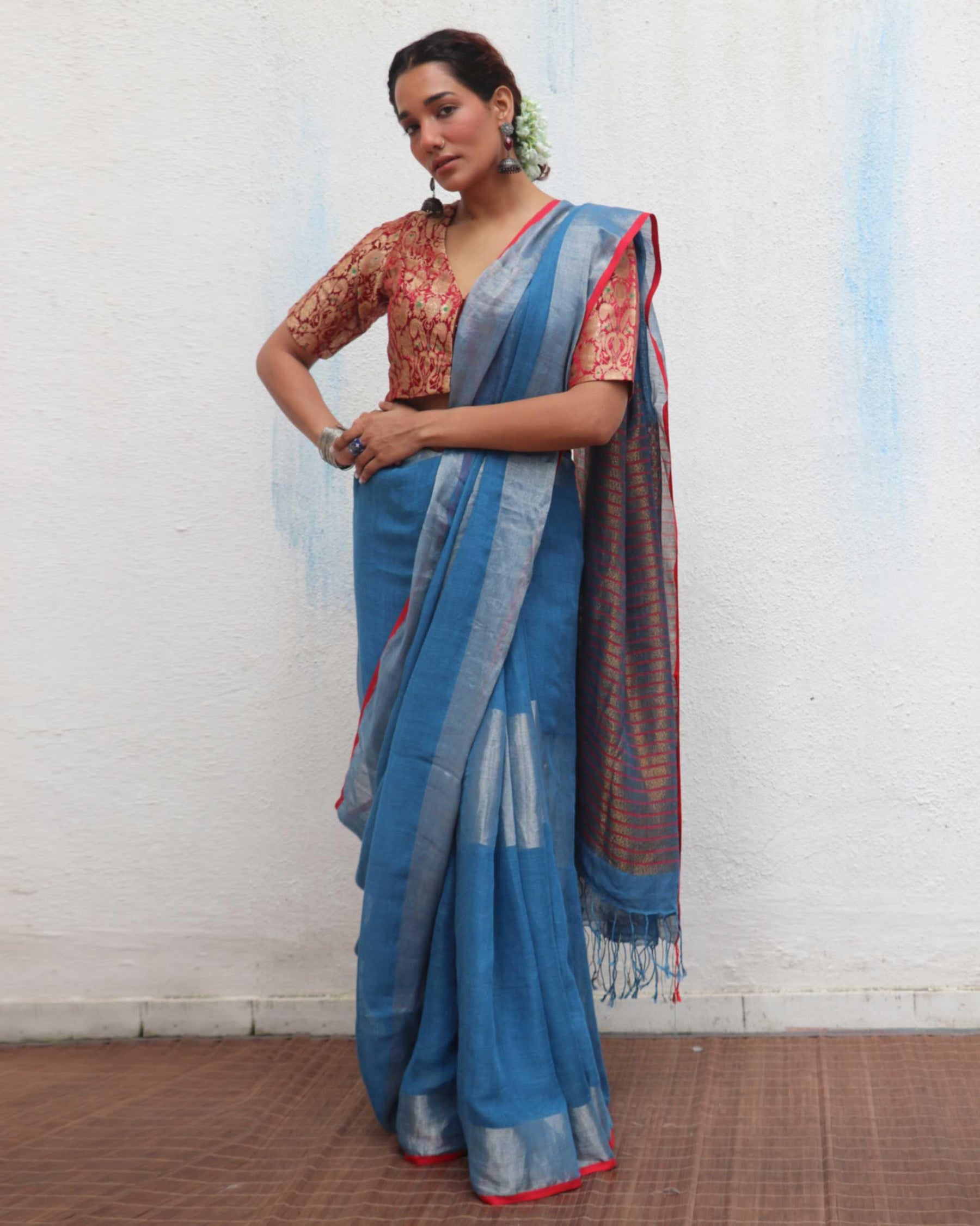 Varsha Handwoven Linen Zari Saree - Jheel